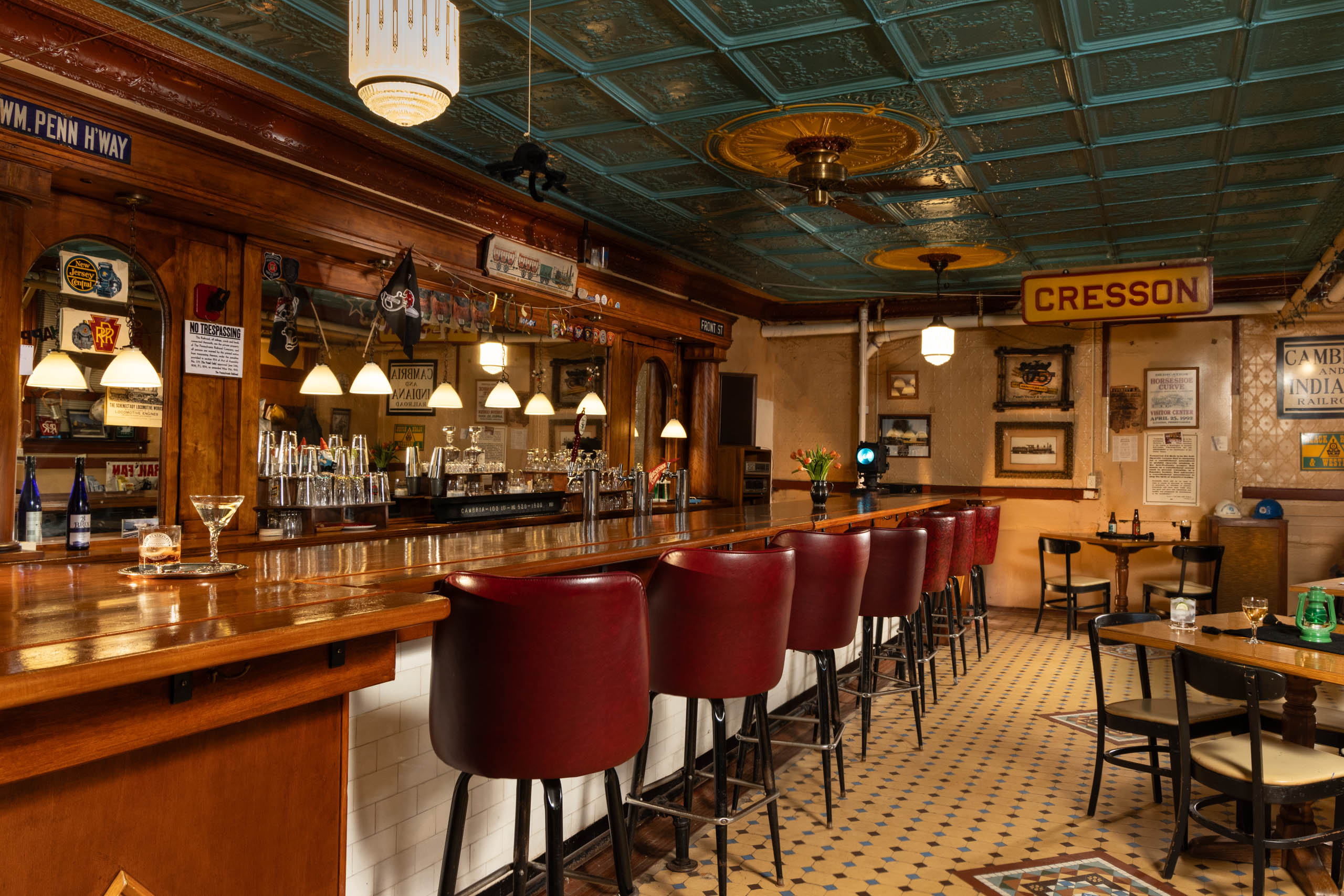 The Yard Office Lounge at The Station Inn - Cocktail Bar & Restaurant